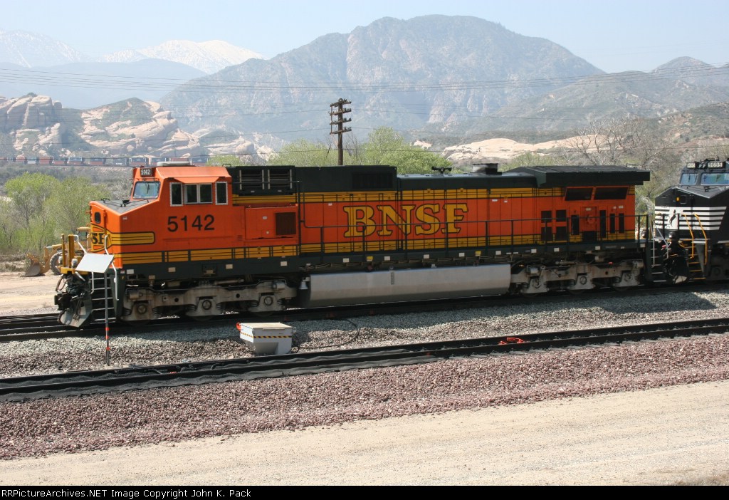 BNSF 5142